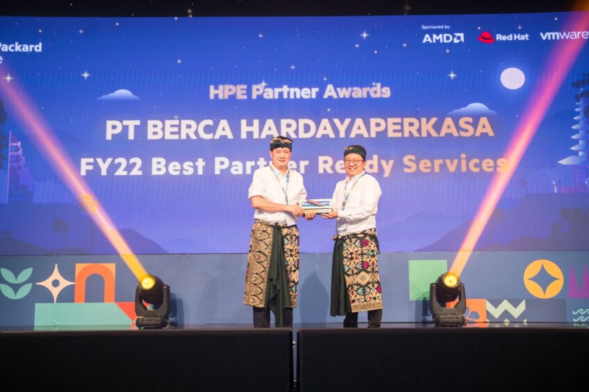 Berca Hardayaperkasa Berhasil Raih 3 Penghargaan di HPE Partner Awards ...