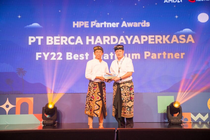 Berca Hardayaperkasa Berhasil Raih 3 Penghargaan di HPE Partner Awards ...